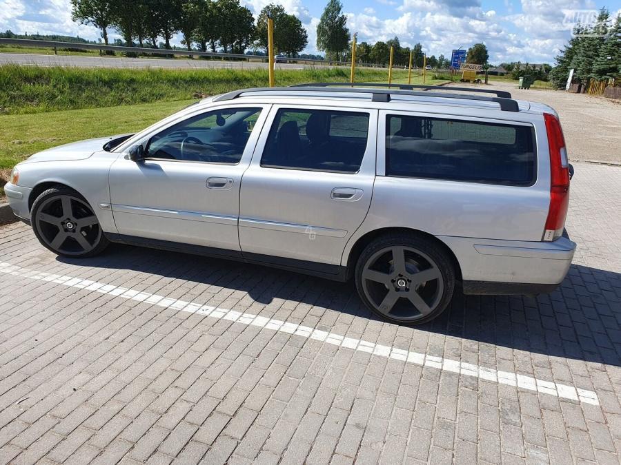 Volvo V70 2006 in Siauliai, with an engine capacity of 2.40 L and mileage of 313 thousand km for 2300 €, photo 3 on AUTOMOTO.COM.LV