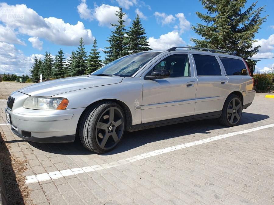 Volvo V70 2006 in Siauliai, with an engine capacity of 2.40 L and mileage of 313 thousand km for 2300 €, photo 4 on AUTOMOTO.COM.LV