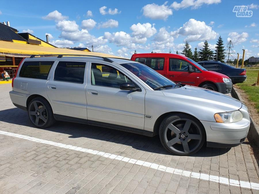 Volvo V70 2006 in Siauliai, with an engine capacity of 2.40 L and mileage of 313 thousand km for 2300 €, photo 6 on AUTOMOTO.COM.LV