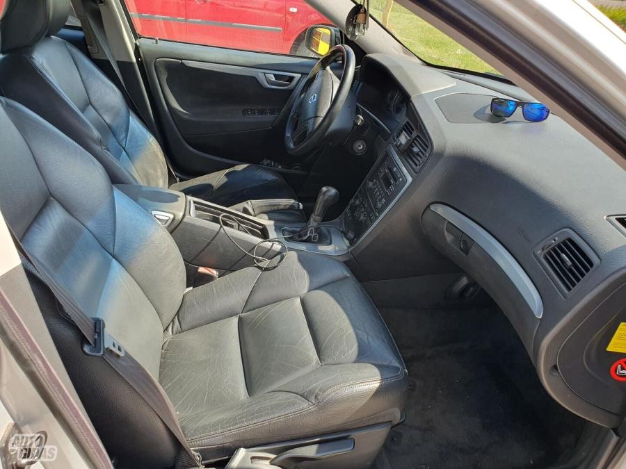 Volvo V70 2006 in Siauliai, with an engine capacity of 2.40 L and mileage of 313 thousand km for 2300 €, photo 12 on AUTOMOTO.COM.LV