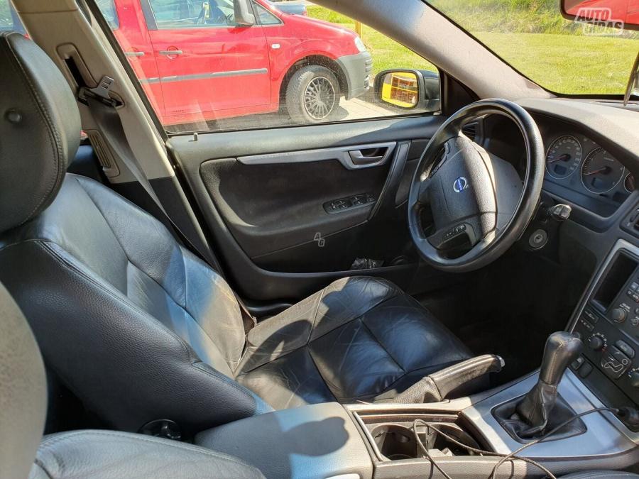 Volvo V70 2006 in Siauliai, with an engine capacity of 2.40 L and mileage of 313 thousand km for 2300 €, photo 13 on AUTOMOTO.COM.LV