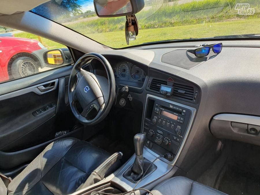 Volvo V70 2006 in Siauliai, with an engine capacity of 2.40 L and mileage of 313 thousand km for 2300 €, photo 14 on AUTOMOTO.COM.LV