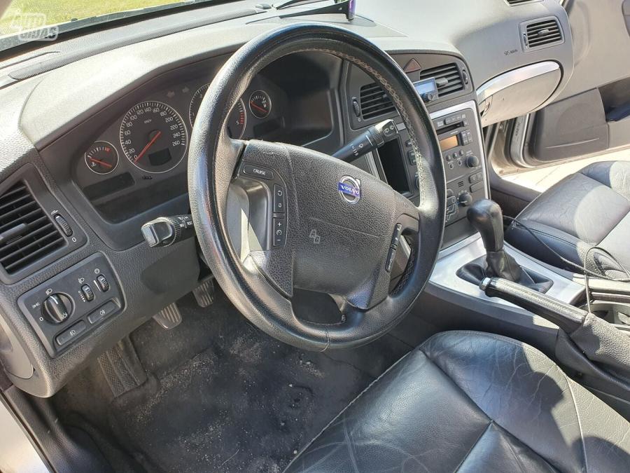 Volvo V70 2006 in Siauliai, with an engine capacity of 2.40 L and mileage of 313 thousand km for 2300 €, photo 16 on AUTOMOTO.COM.LV