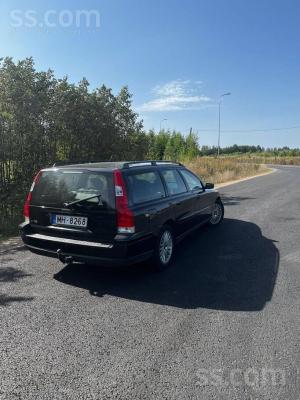 Volvo V70 2006 in Balvi, with an engine capacity of 2.40 L and mileage of 350 thousand km for 1900 €, photo 6 on AUTOMOTO.COM.LV