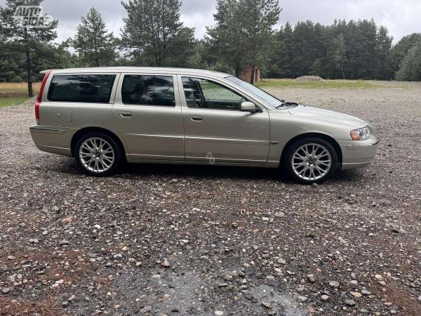 Volvo V70 2006 Jonava, ar dzinēja tilpumu 2.40 L un nobraukumu 380 tūkst. km par 3750 €, foto 4 vietnē AUTOMOTO.COM.LV