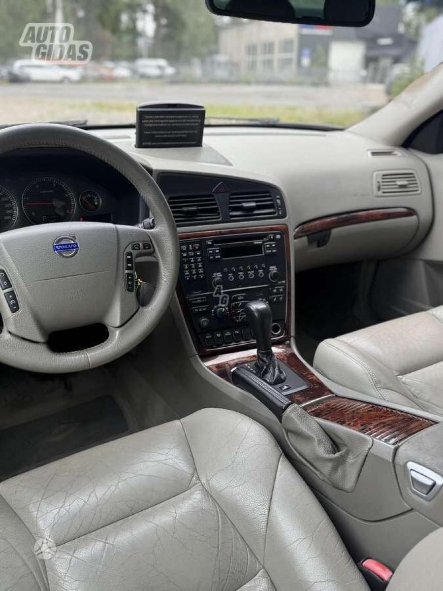 Volvo V70 2006 Jonava, ar dzinēja tilpumu 2.40 L un nobraukumu 380 tūkst. km par 3750 €, foto 13 vietnē AUTOMOTO.COM.LV