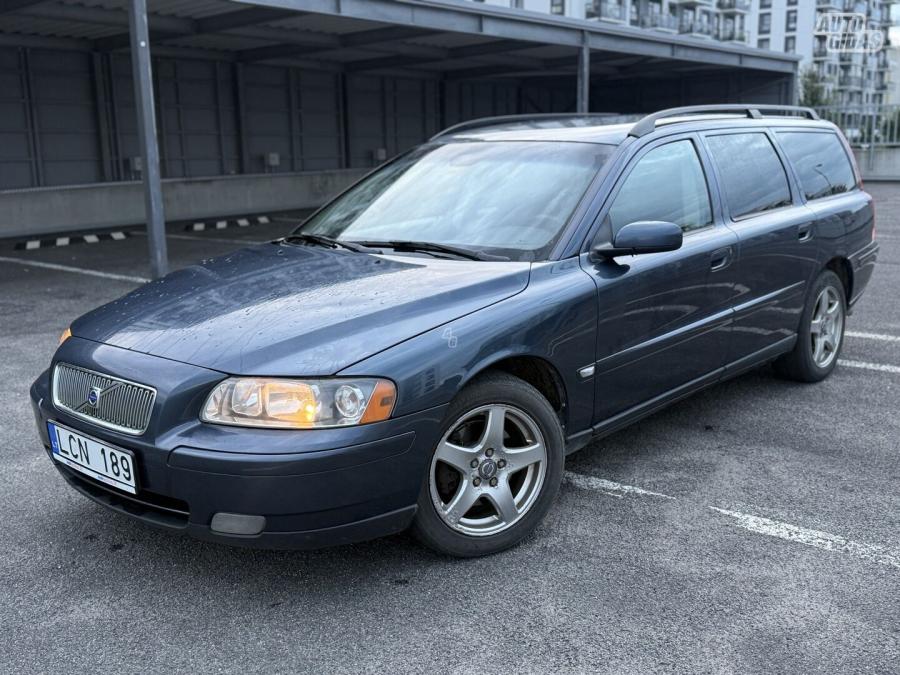 Volvo V70 2006 in Vilnius, with an engine capacity of 2.40 L and mileage of 400 thousand km for 1750 €, photo 3 on AUTOMOTO.COM.LV