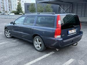 Volvo V70 2006 in Vilnius, with an engine capacity of 2.40 L and mileage of 400 thousand km for 1750 €, photo 4 on AUTOMOTO.COM.LV