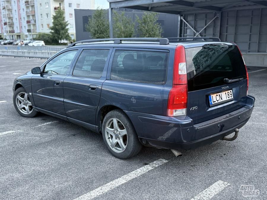 Volvo V70 2006 in Vilnius, with an engine capacity of 2.40 L and mileage of 400 thousand km for 1750 €, photo 4 on AUTOMOTO.COM.LV
