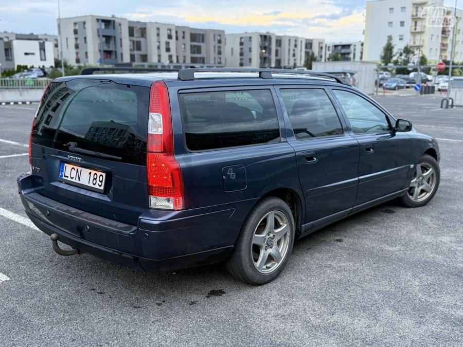 Volvo V70 2006 in Vilnius, with an engine capacity of 2.40 L and mileage of 400 thousand km for 1750 €, photo 6 on AUTOMOTO.COM.LV
