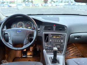 Volvo V70 2006 in Vilnius, with an engine capacity of 2.40 L and mileage of 400 thousand km for 1750 €, photo 9 on AUTOMOTO.COM.LV