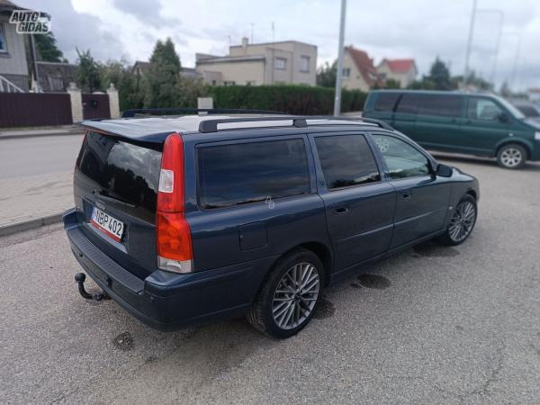 Volvo V70 2006 in Raseiniai on AUTOMOTO.COM.LV Volvo V70 2006 in Raseiniai, with an engine capacity of 2.40 L and mileage of 393 thousand km for 2700 €, photo 5 on AUTOMOTO.COM.LV