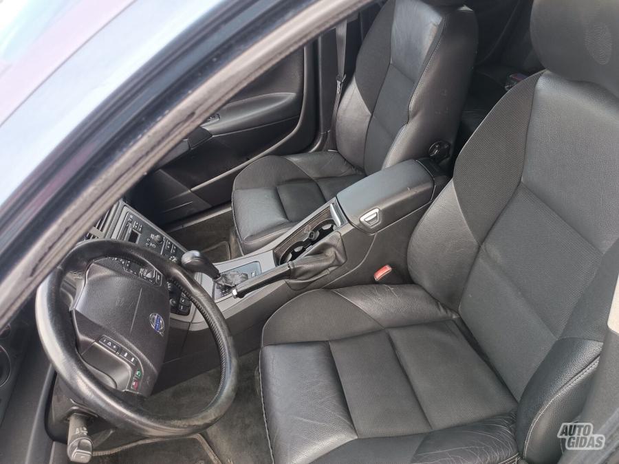Volvo V70 2006 in Raseiniai, with an engine capacity of 2.40 L and mileage of 393 thousand km for 2700 €, photo 9 on AUTOMOTO.COM.LV