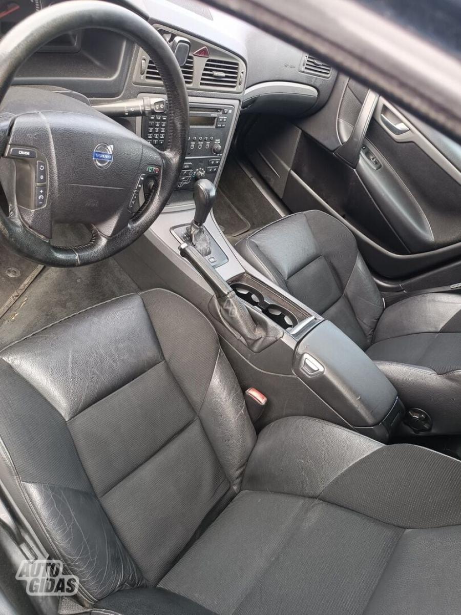 Volvo V70 2006 in Raseiniai, with an engine capacity of 2.40 L and mileage of 393 thousand km for 2700 €, photo 10 on AUTOMOTO.COM.LV