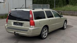 Volvo V70 2006 Viļņa, ar dzinēja tilpumu 2.40 L un nobraukumu 251 tūkst. km par 1200 €, foto 6 vietnē AUTOMOTO.COM.LV