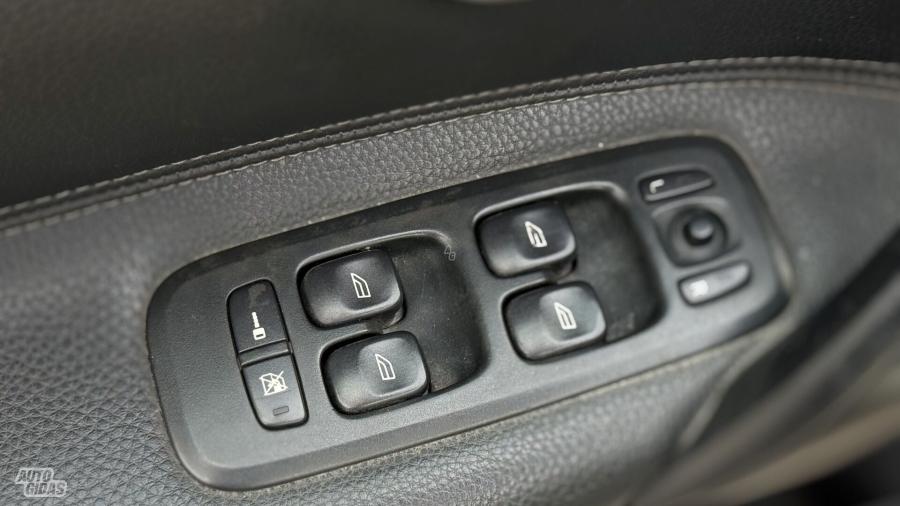 Volvo V70 2006 Viļņa, ar dzinēja tilpumu 2.40 L un nobraukumu 251 tūkst. km par 1200 €, foto 12 vietnē AUTOMOTO.COM.LV