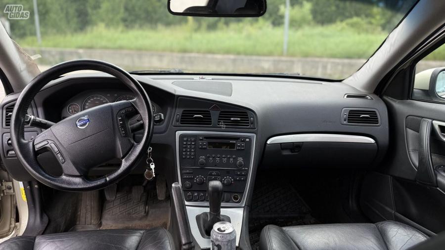 Volvo V70 2006 Viļņa, ar dzinēja tilpumu 2.40 L un nobraukumu 251 tūkst. km par 1200 €, foto 14 vietnē AUTOMOTO.COM.LV