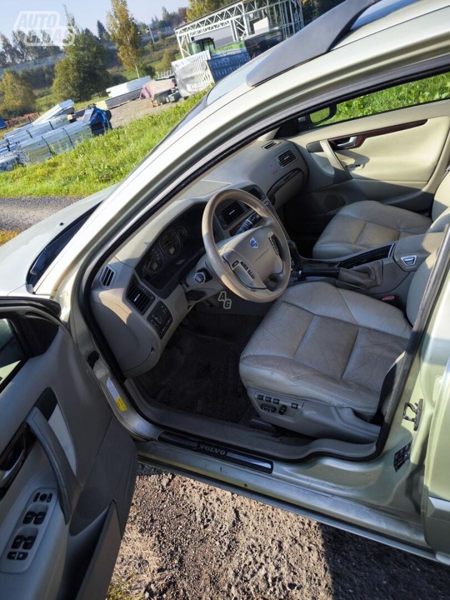 Volvo V70 2006 in Vilnius, with an engine capacity of 2.40 L and mileage of 311 thousand km for 1300 €, photo 1 on AUTOMOTO.COM.LV