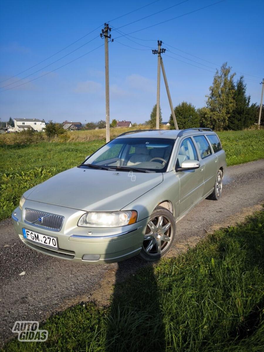 Volvo V70 2006 in Vilnius, with an engine capacity of 2.40 L and mileage of 311 thousand km for 1300 €, photo 3 on AUTOMOTO.COM.LV