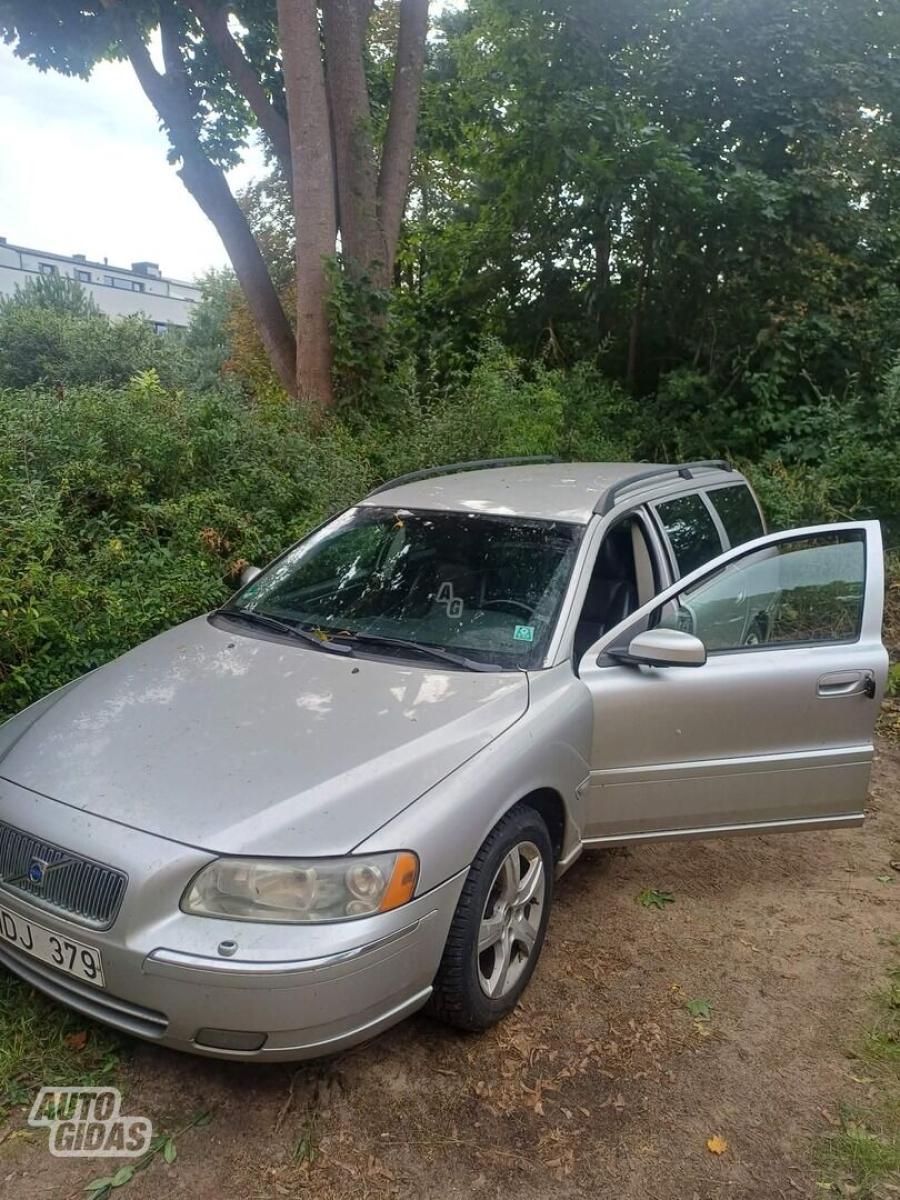 Volvo V70 2006 Kauņa, ar dzinēja tilpumu 2.40 L un nobraukumu 300 tūkst. km par 800 €, foto 1 vietnē AUTOMOTO.COM.LV