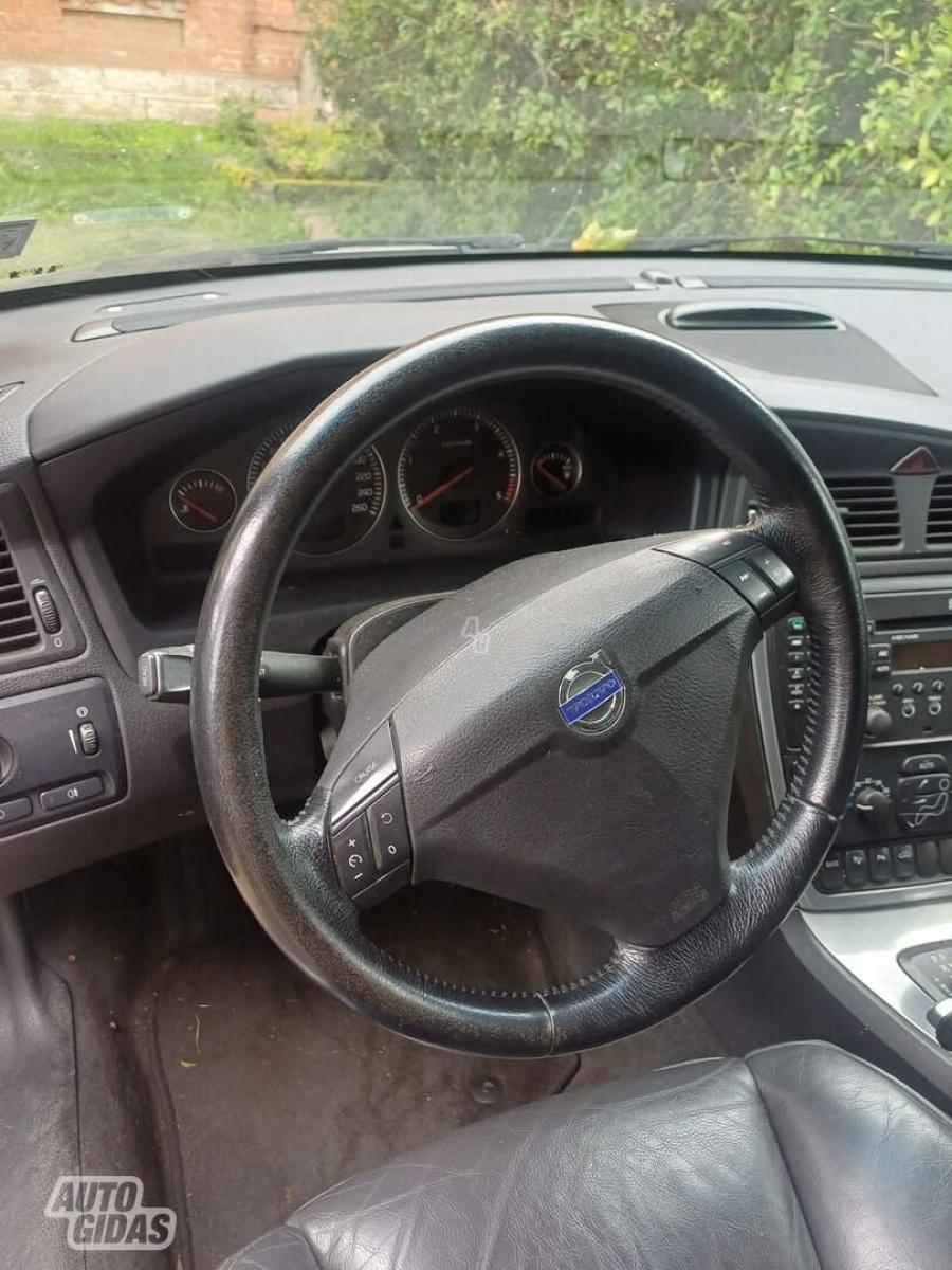Volvo V70 2006 Kauņa, ar dzinēja tilpumu 2.40 L un nobraukumu 300 tūkst. km par 800 €, foto 8 vietnē AUTOMOTO.COM.LV