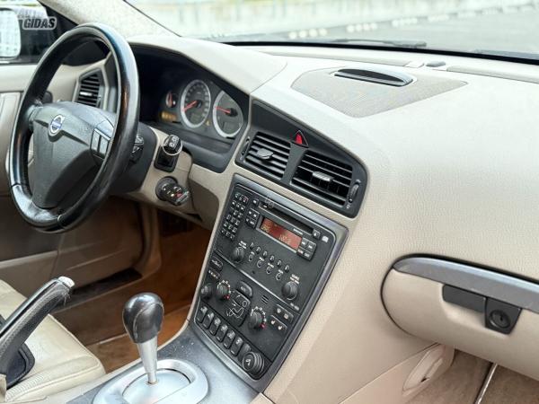 Volvo V70 2006 Viļņa, ar dzinēja tilpumu 2.40 L un nobraukumu 300 tūkst. km par 2250 €, foto 8 vietnē AUTOMOTO.COM.LV