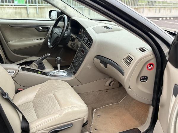 Volvo V70 2006 Viļņa, ar dzinēja tilpumu 2.40 L un nobraukumu 300 tūkst. km par 2250 €, foto 11 vietnē AUTOMOTO.COM.LV