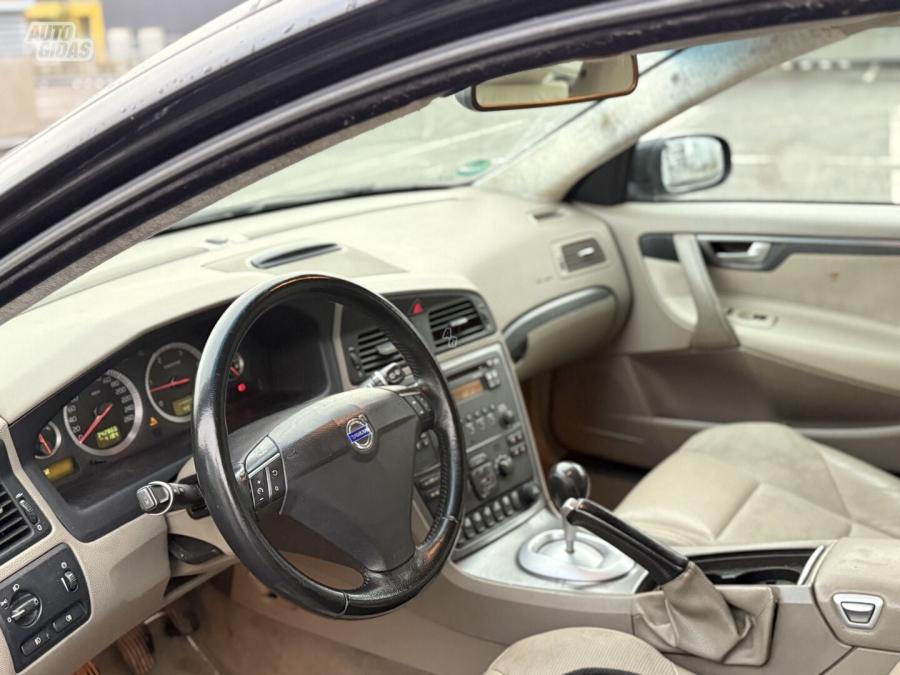 Volvo V70 2006 Viļņa, ar dzinēja tilpumu 2.40 L un nobraukumu 300 tūkst. km par 2250 €, foto 12 vietnē AUTOMOTO.COM.LV