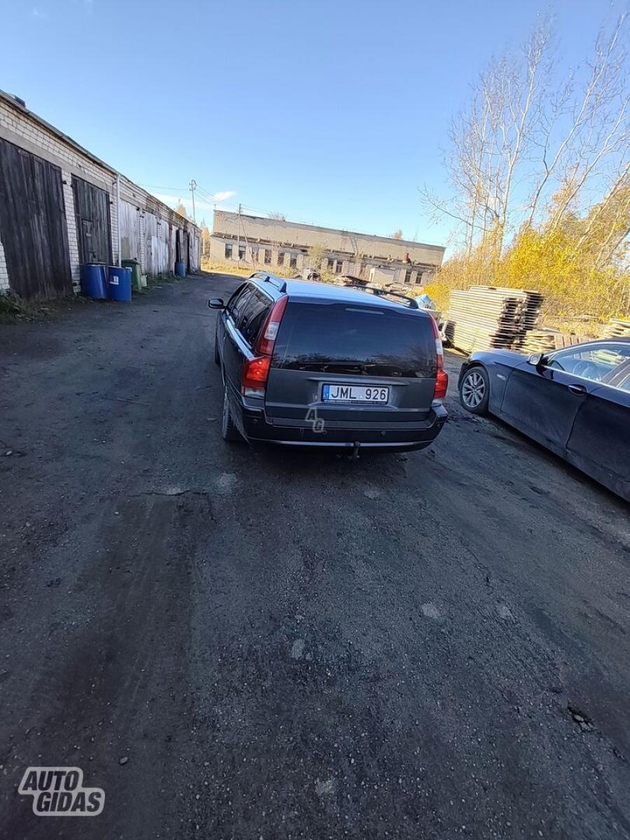 Volvo V70 2006 Utena, ar dzinēja tilpumu 2.40 L un nobraukumu 364 tūkst. km par 1250 €, foto 1 vietnē AUTOMOTO.COM.LV