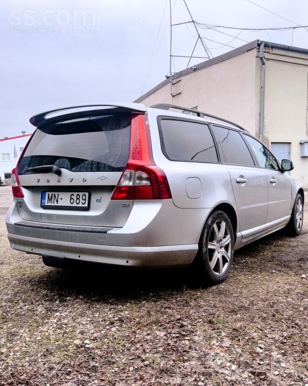 Volvo V70 2007 Rīga, ar dzinēja tilpumu 2.40 L un nobraukumu 280 tūkst. km par 1550 €, foto 3 vietnē AUTOMOTO.COM.LV