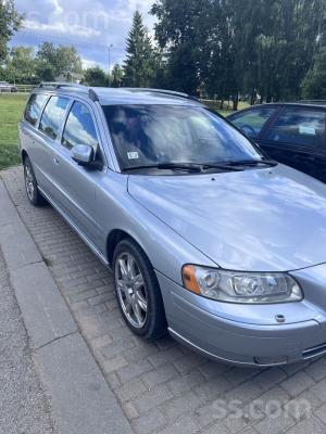 Volvo V70 2007 in Riga, with an engine capacity of 2.40 L and mileage of 330 thousand km for 3450 €, photo 4 on AUTOMOTO.COM.LV