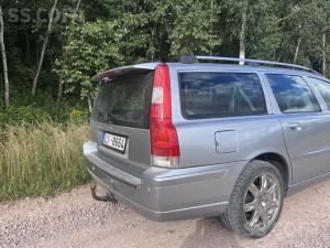 Volvo V70 2007 in Riga, with an engine capacity of 2.40 L and mileage of 330 thousand km for 3450 €, photo 5 on AUTOMOTO.COM.LV