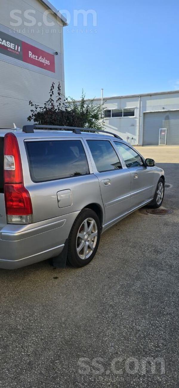 Volvo V70 2007 Rīga, ar dzinēja tilpumu 2.40 L un nobraukumu 434 tūkst. km par 2350 €, foto 4 vietnē AUTOMOTO.COM.LV