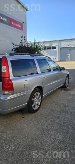 Volvo V70 2007 Rīga, ar dzinēja tilpumu 2.40 L un nobraukumu 434 tūkst. km par 2350 €, foto 4 vietnē AUTOMOTO.COM.LV