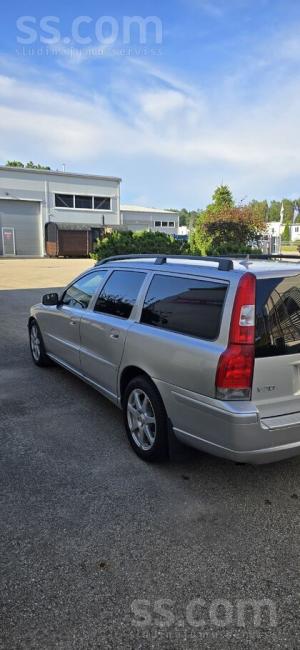 Volvo V70 2007 Rīga, ar dzinēja tilpumu 2.40 L un nobraukumu 434 tūkst. km par 2350 €, foto 7 vietnē AUTOMOTO.COM.LV