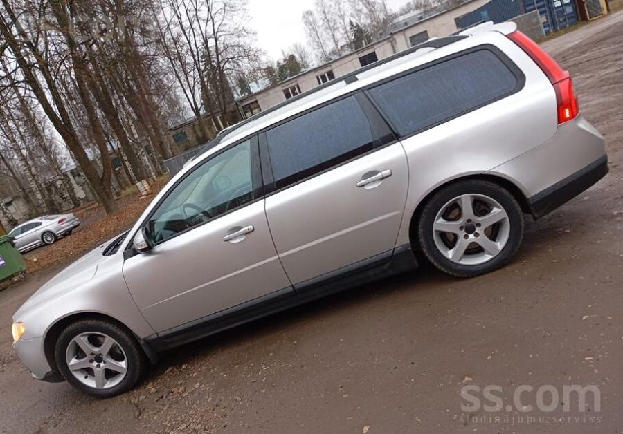 Volvo V70 2007 in Riga, with an engine capacity of 2.50 L and mileage of 278 thousand km for 2900 €, photo 18 on AUTOMOTO.COM.LV