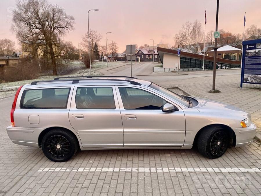 Volvo V70 2007 in Rezekne, with an engine capacity of 2.40 L and mileage of 0 thousand km for 2750 €, photo 5 on AUTOMOTO.COM.LV
