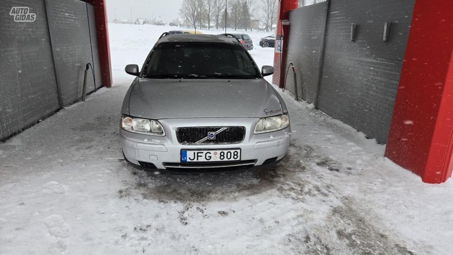 Volvo V70 2007 Prienai, ar dzinēja tilpumu 2.40 L un nobraukumu 536 tūkst. km par 1350 €, foto 4 vietnē AUTOMOTO.COM.LV