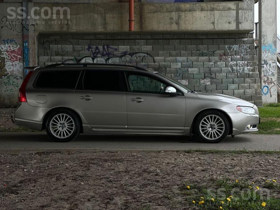 Volvo V70 2007 in Riga, with an engine capacity of 2.40 L and mileage of 361 thousand km for 1990 €, photo 4 on AUTOMOTO.COM.LV