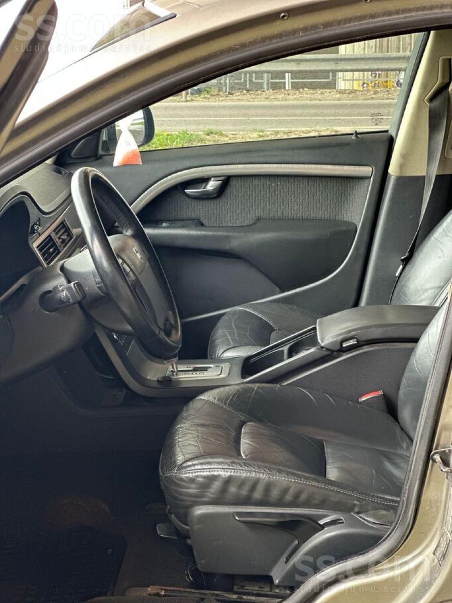 Volvo V70 2007 in Riga, with an engine capacity of 2.40 L and mileage of 361 thousand km for 1990 €, photo 18 on AUTOMOTO.COM.LV