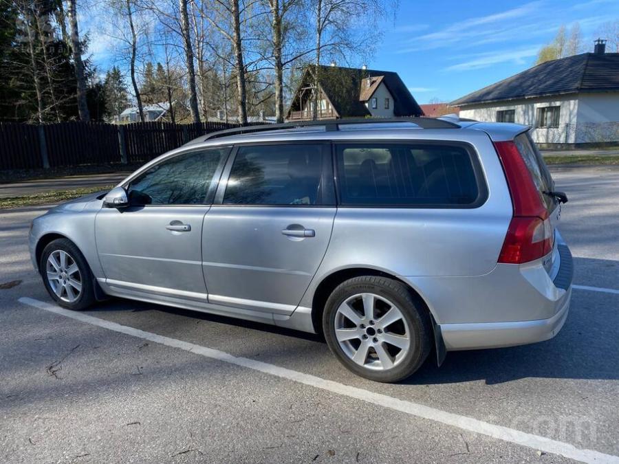 Volvo V70 2007 in Riga, with an engine capacity of 2.40 L and mileage of 384 thousand km for 3000 €, photo 1 on AUTOMOTO.COM.LV