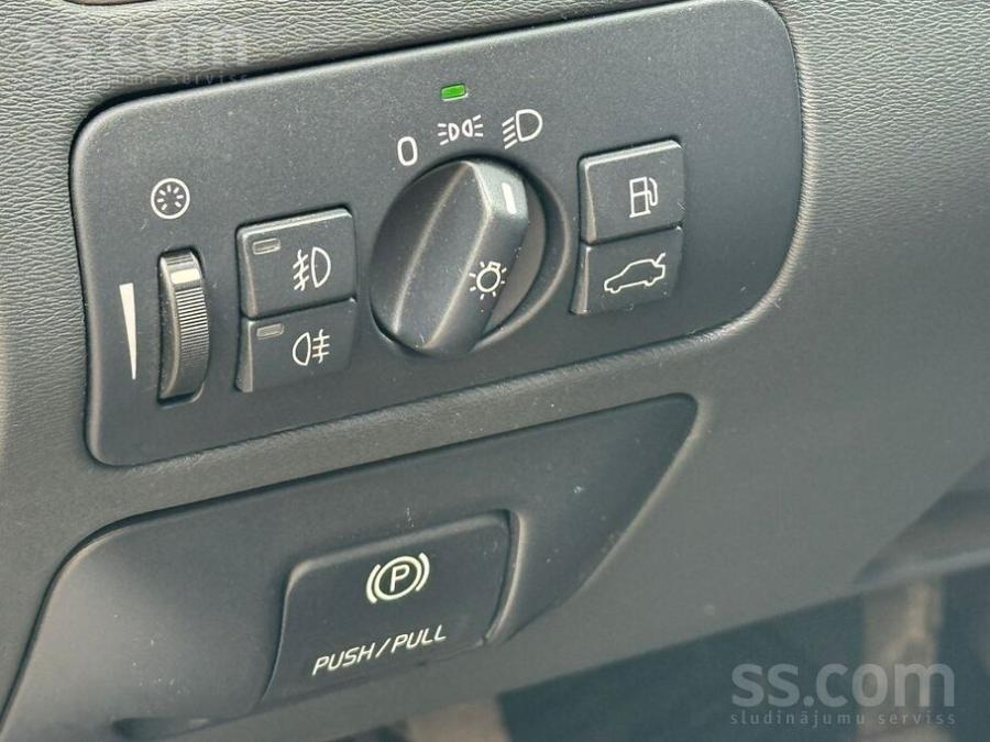 Volvo V70 2007 in Riga, with an engine capacity of 2.40 L and mileage of 347 thousand km for 1950 €, photo 7 on AUTOMOTO.COM.LV