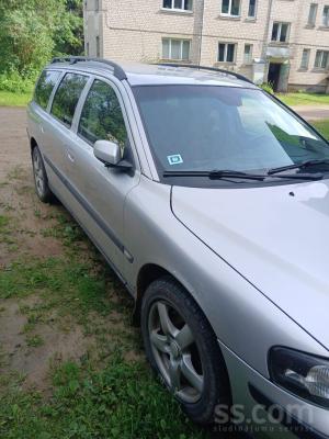 Volvo V70 2007 Alūksne, ar dzinēja tilpumu 2.40 L un nobraukumu 321 tūkst. km par 1500 €, foto 4 vietnē AUTOMOTO.COM.LV