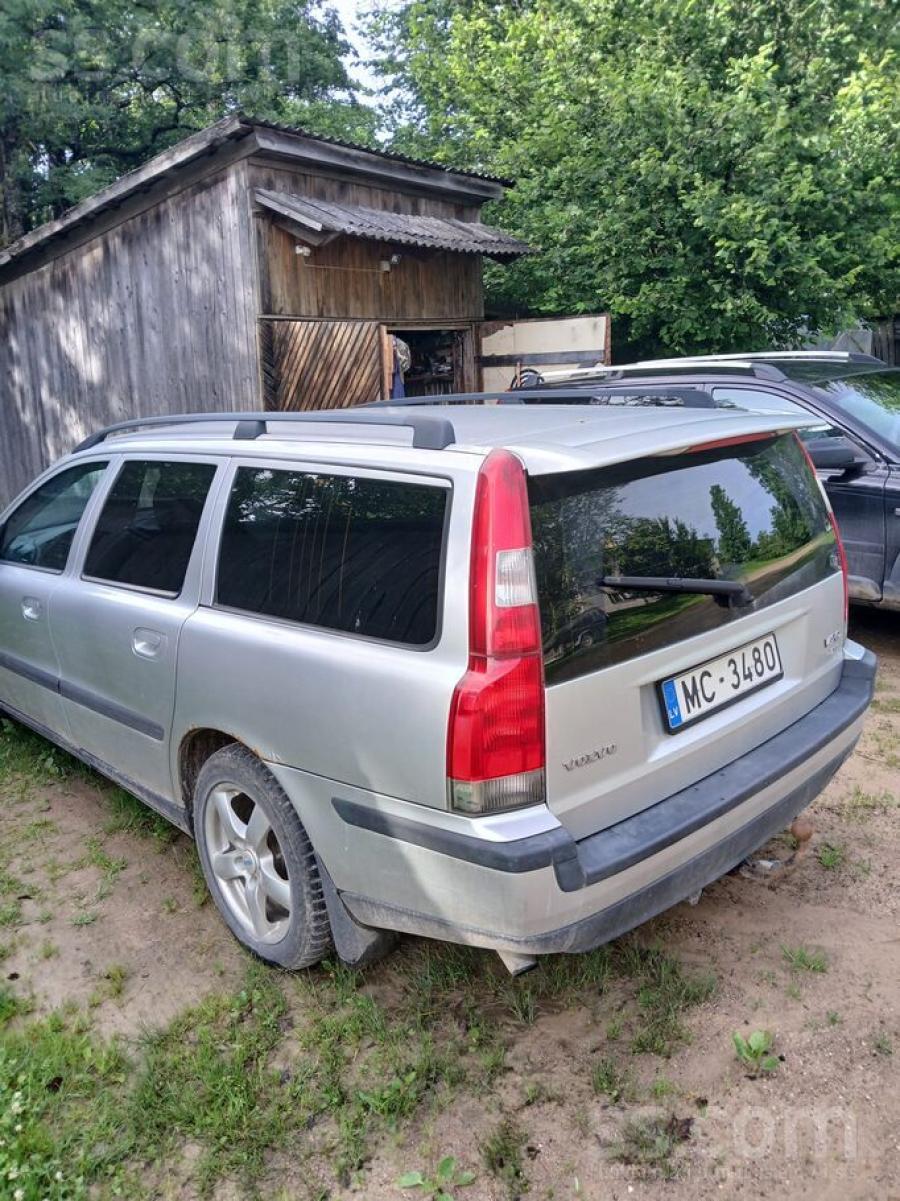 Volvo V70 2007 Alūksne, ar dzinēja tilpumu 2.40 L un nobraukumu 321 tūkst. km par 1500 €, foto 5 vietnē AUTOMOTO.COM.LV