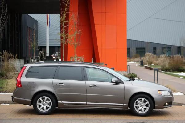 Volvo V70 2007 in Marupe, with an engine capacity of 2.40 L and mileage of 0 thousand km for 4850 €, photo 6 on AUTOMOTO.COM.LV
