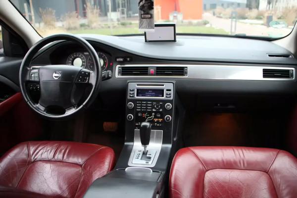 Volvo V70 2007 in Marupe, with an engine capacity of 2.40 L and mileage of 0 thousand km for 4850 €, photo 10 on AUTOMOTO.COM.LV