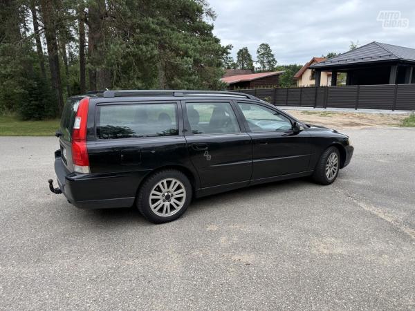 Volvo V70 2007 in Vilnius, with an engine capacity of 2.40 L and mileage of 334 thousand km for 1750 €, photo 6 on AUTOMOTO.COM.LV
