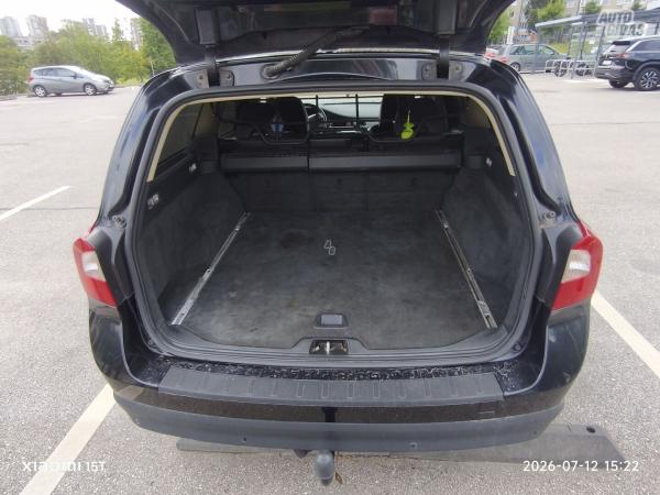 Volvo V70 2007 in Vilnius, with an engine capacity of 2.40 L and mileage of 354 thousand km for 2700 €, photo 5 on AUTOMOTO.COM.LV