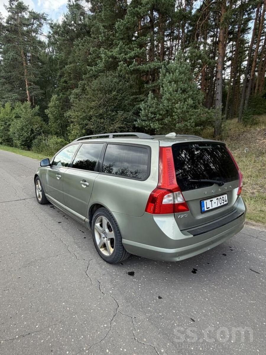 Volvo V70 2007 in Riga, with an engine capacity of 2.40 L and mileage of 375 thousand km for 3000 €, photo 4 on AUTOMOTO.COM.LV