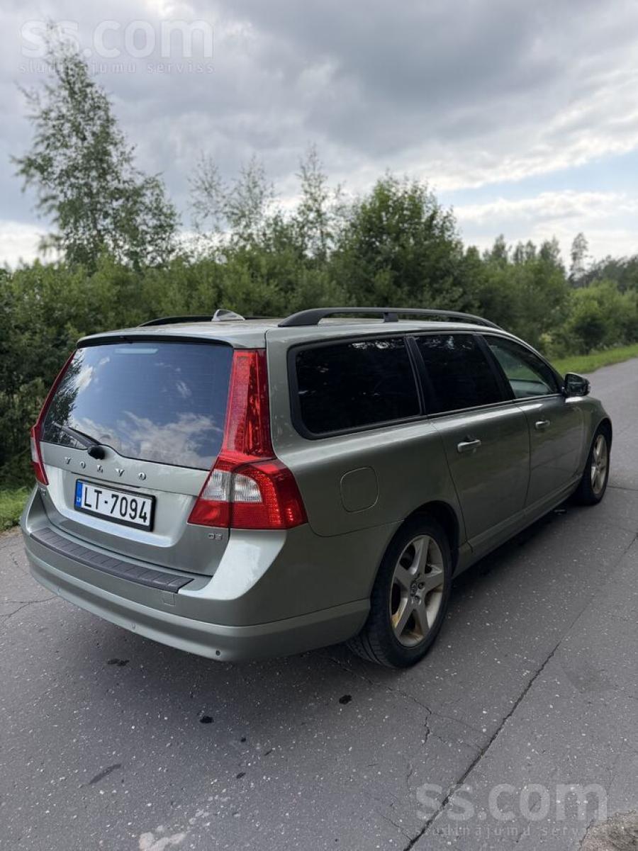Volvo V70 2007 in Riga, with an engine capacity of 2.40 L and mileage of 375 thousand km for 3000 €, photo 6 on AUTOMOTO.COM.LV